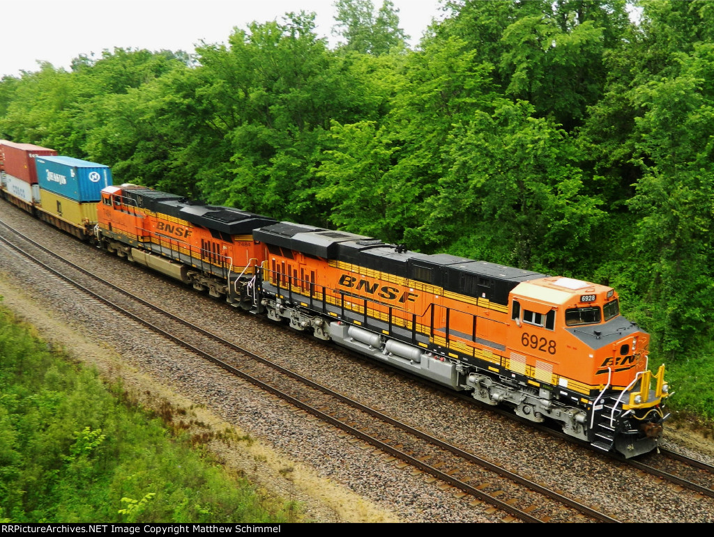 BNSF 6928 & BNSF 7484 - DPU's